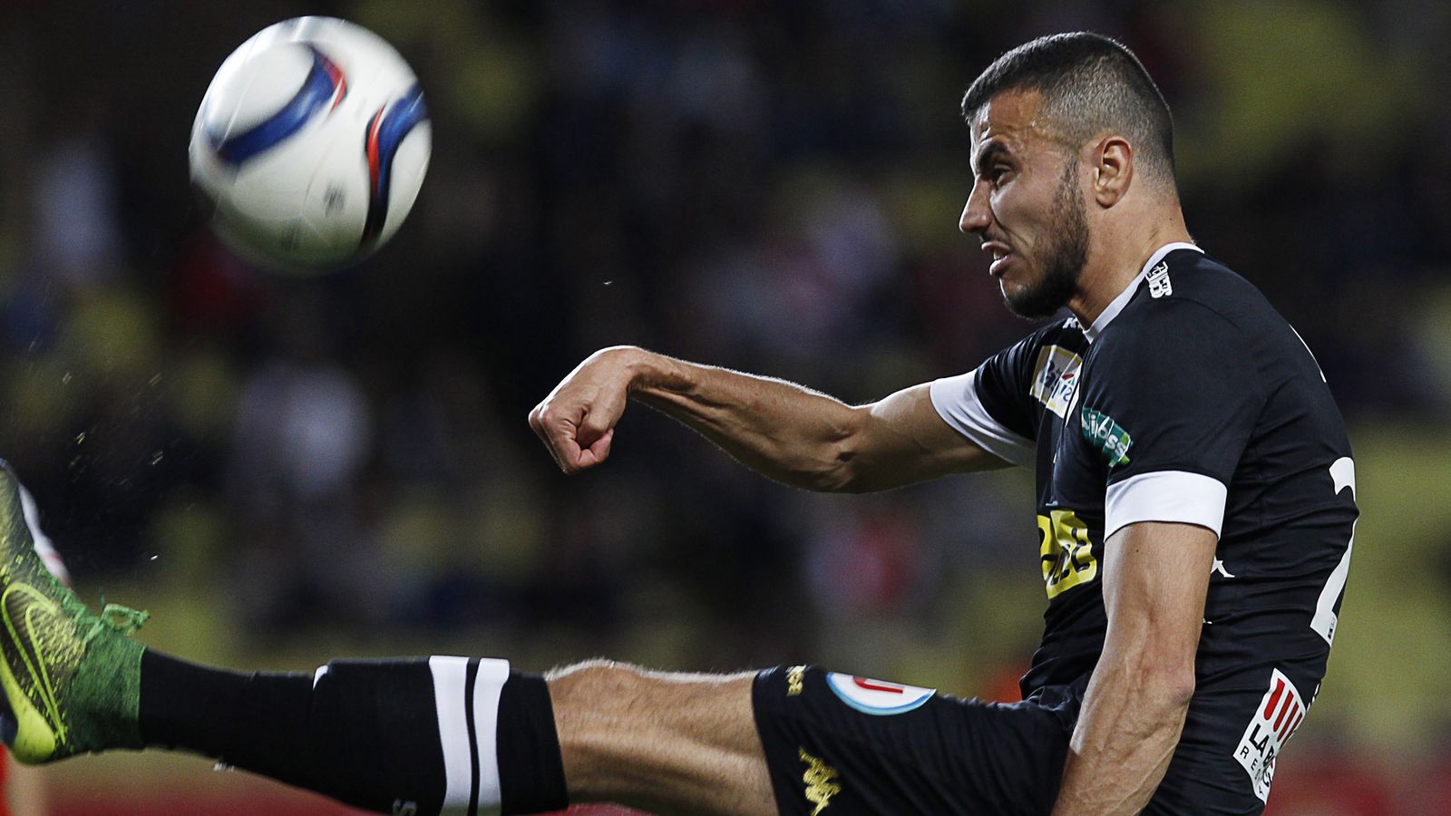 Wolves sign Moroccan midfielder Romain Saiss | Football News | Sky Sports