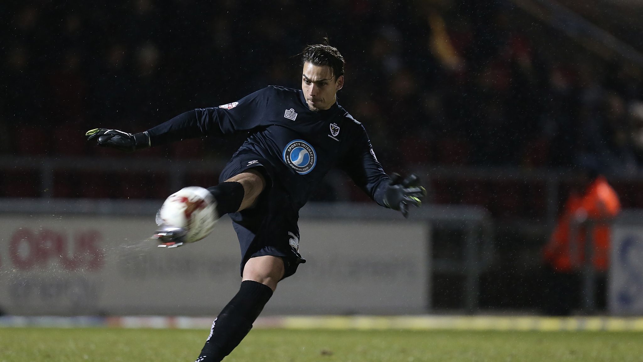 Bristol Rovers have completed the signing of Derby goalkeeper Kelle ...