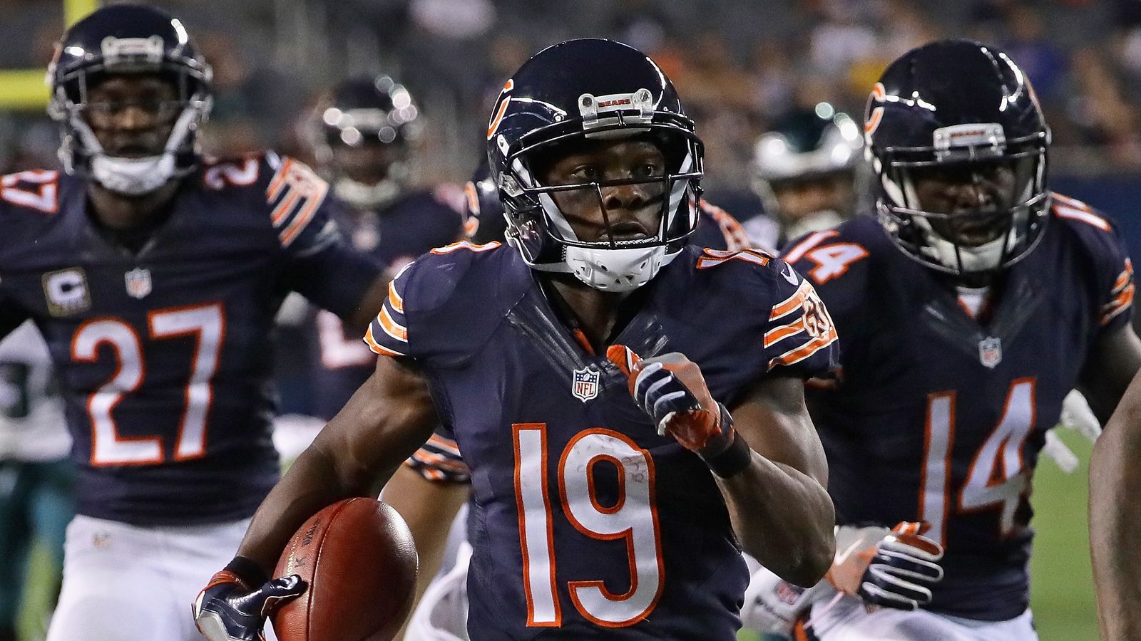 Eddie Royal runs in for a touchdown following a 65-yard punt return ...