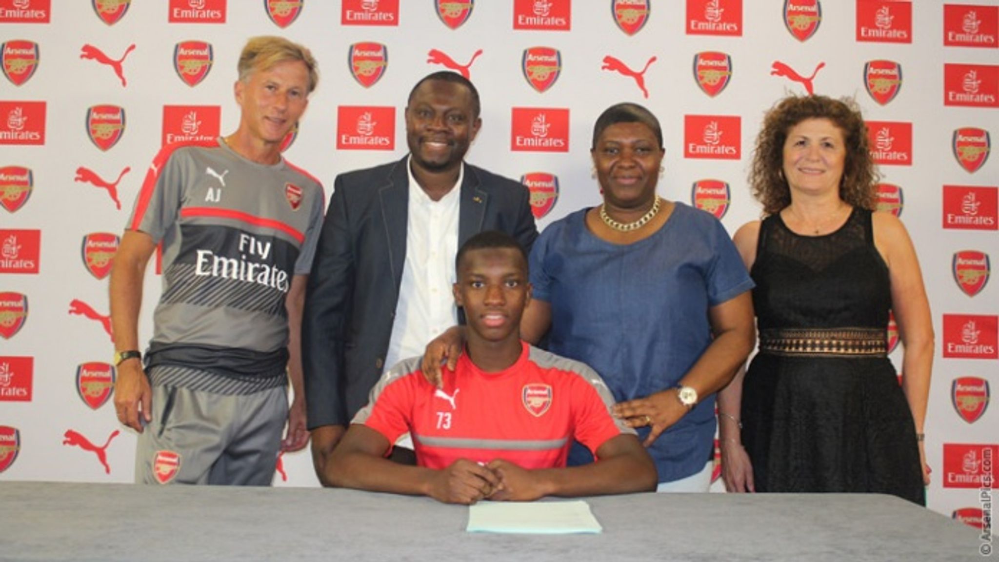 Eddie Nketiah signs professional contract with Arsenal | Football News ...