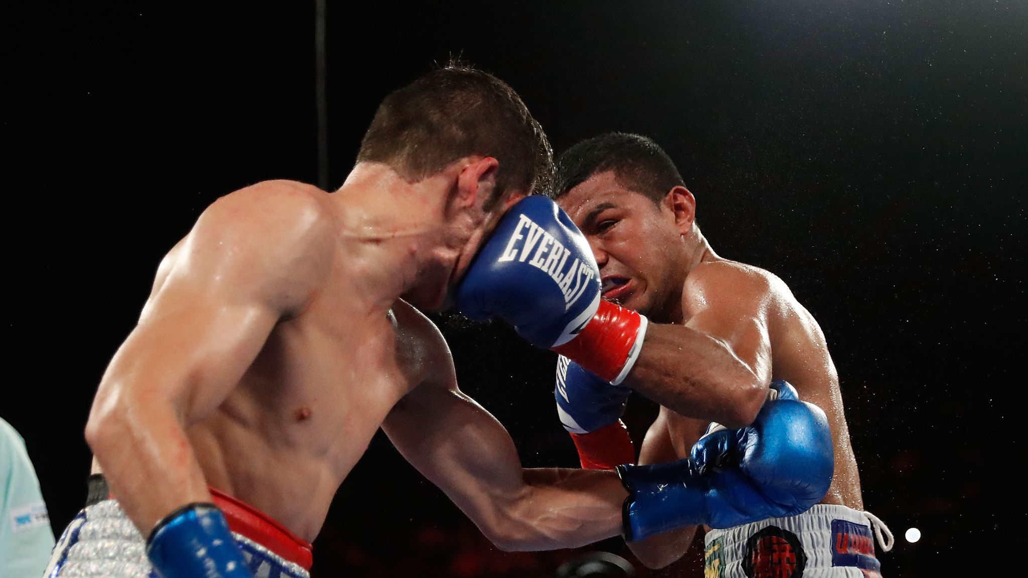 Roman Gonzalez defeats Carlos Cuadras to become four-weight world ...