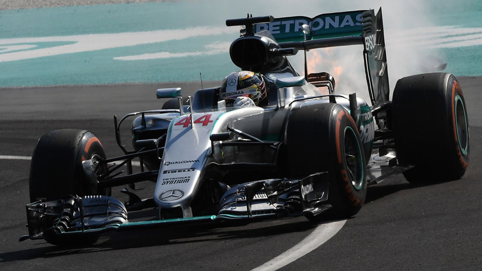 Lewis Hamilton's title hopes go up in smoke after Malaysia GP engine ...