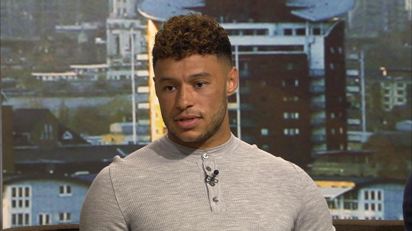 Alex Oxlade-Chamberlain focused on Arsenal but wants regular football ...