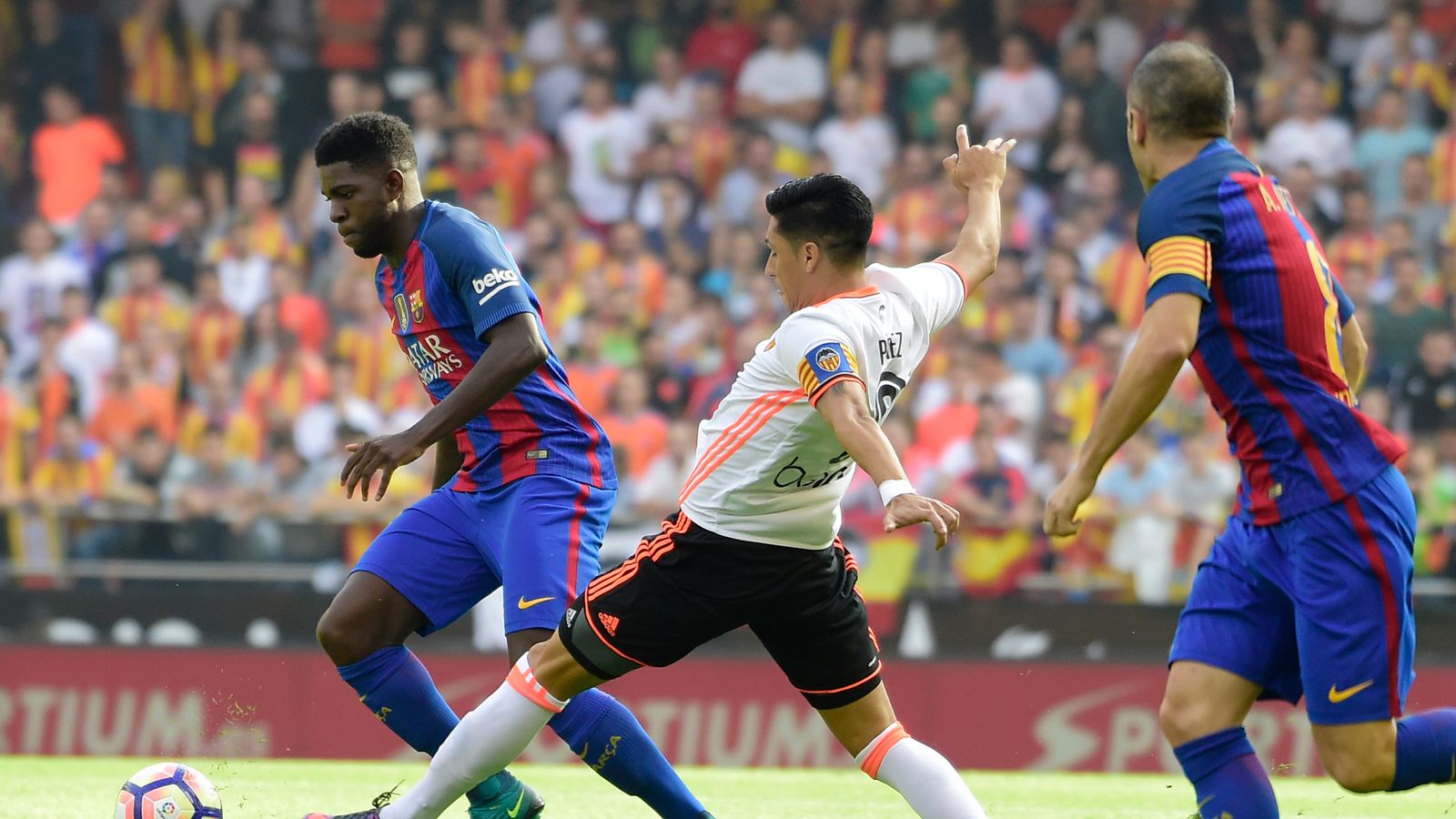 Valencia 2 - 3 Barcelona - Match Report & Highlights