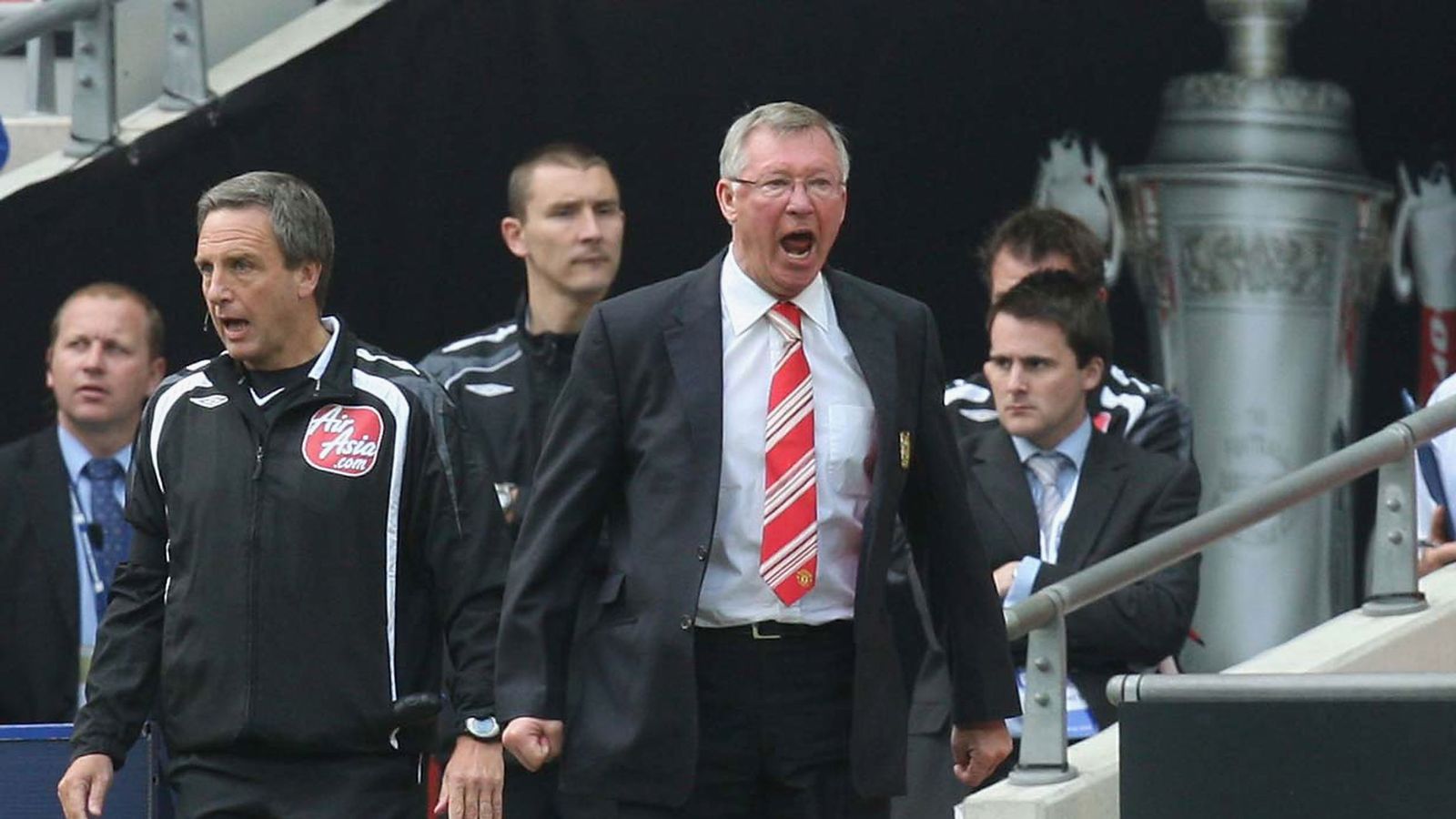 Sir Alex Ferguson admits to 'hairdryer treatment' but did not 'rule by ...