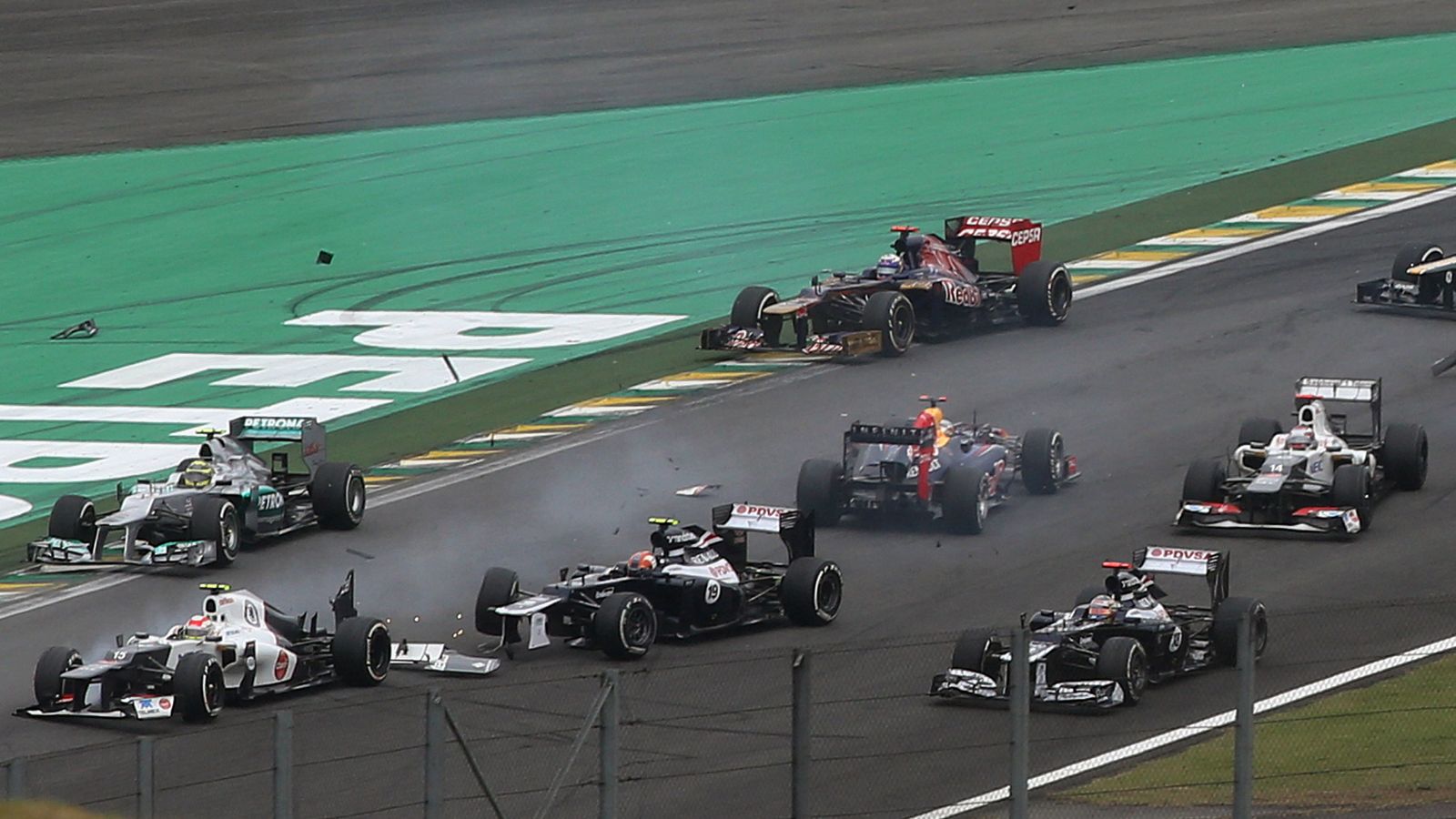 Lewis Hamilton v Nico Rosberg: A history of the great F1 title deciders ...