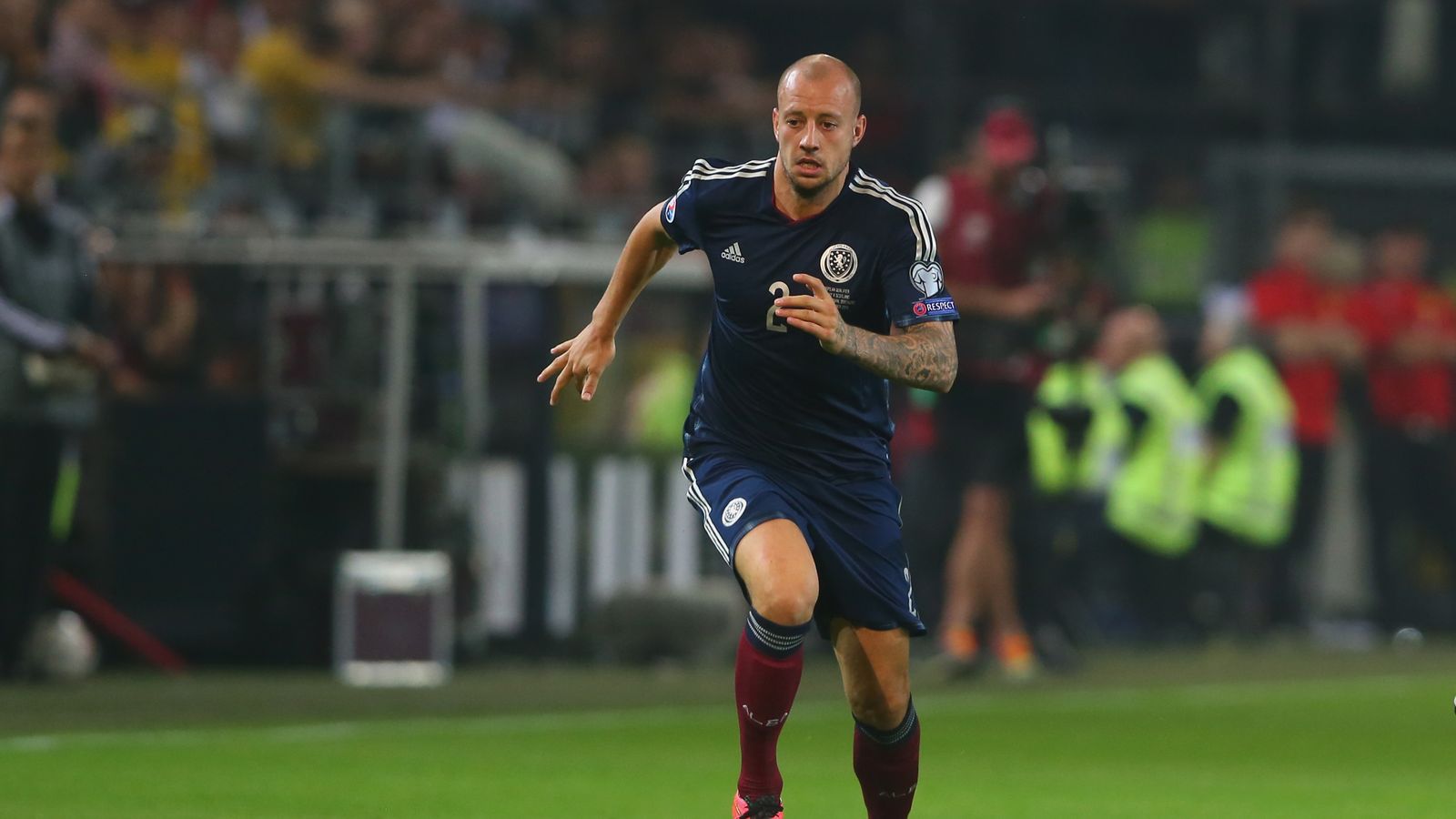 Alan Hutton announces retirement from Scotland | Football News | Sky Sports