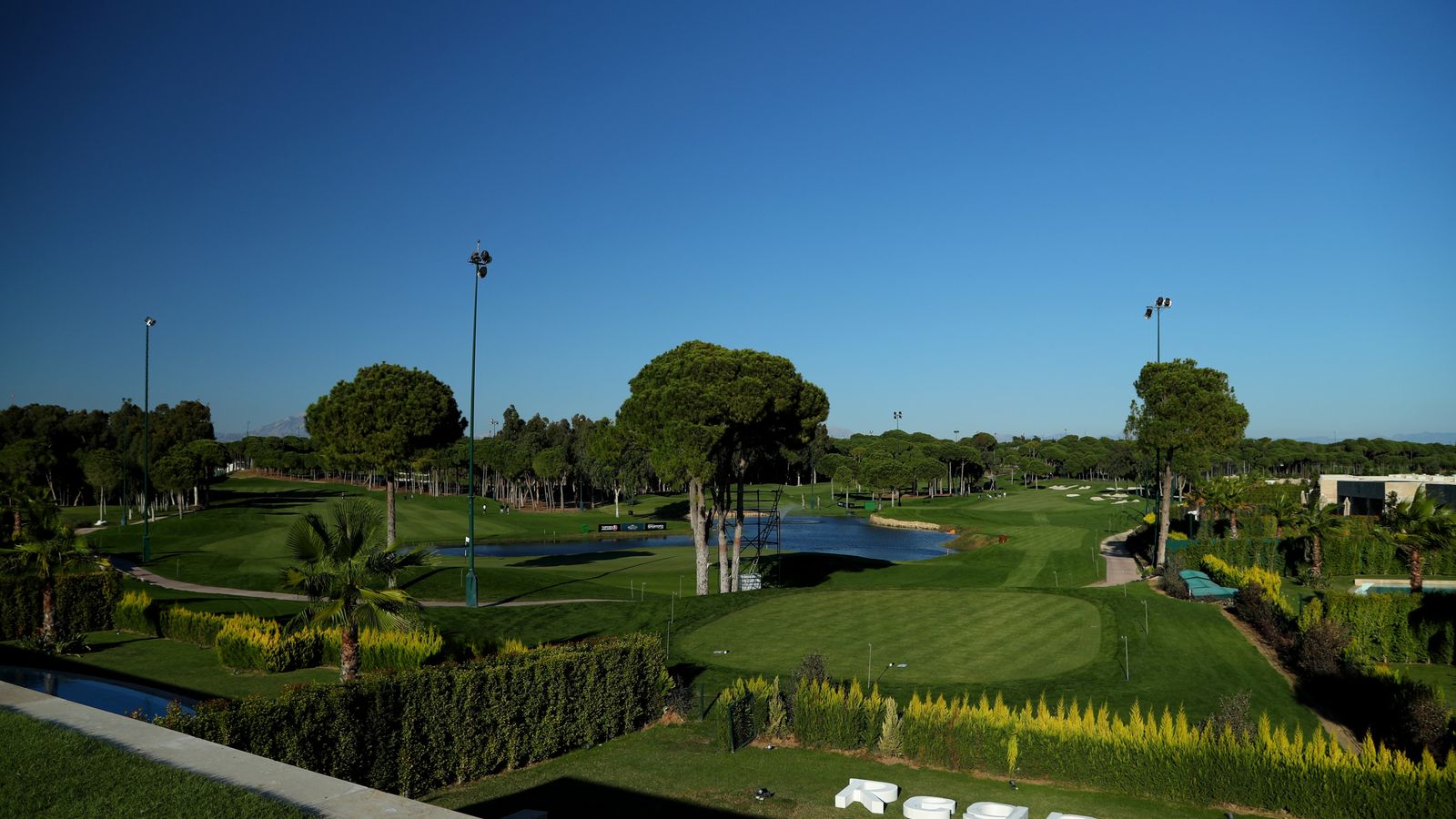 Watch Willett, Westwood and Beef compete in a drone golf challenge ...