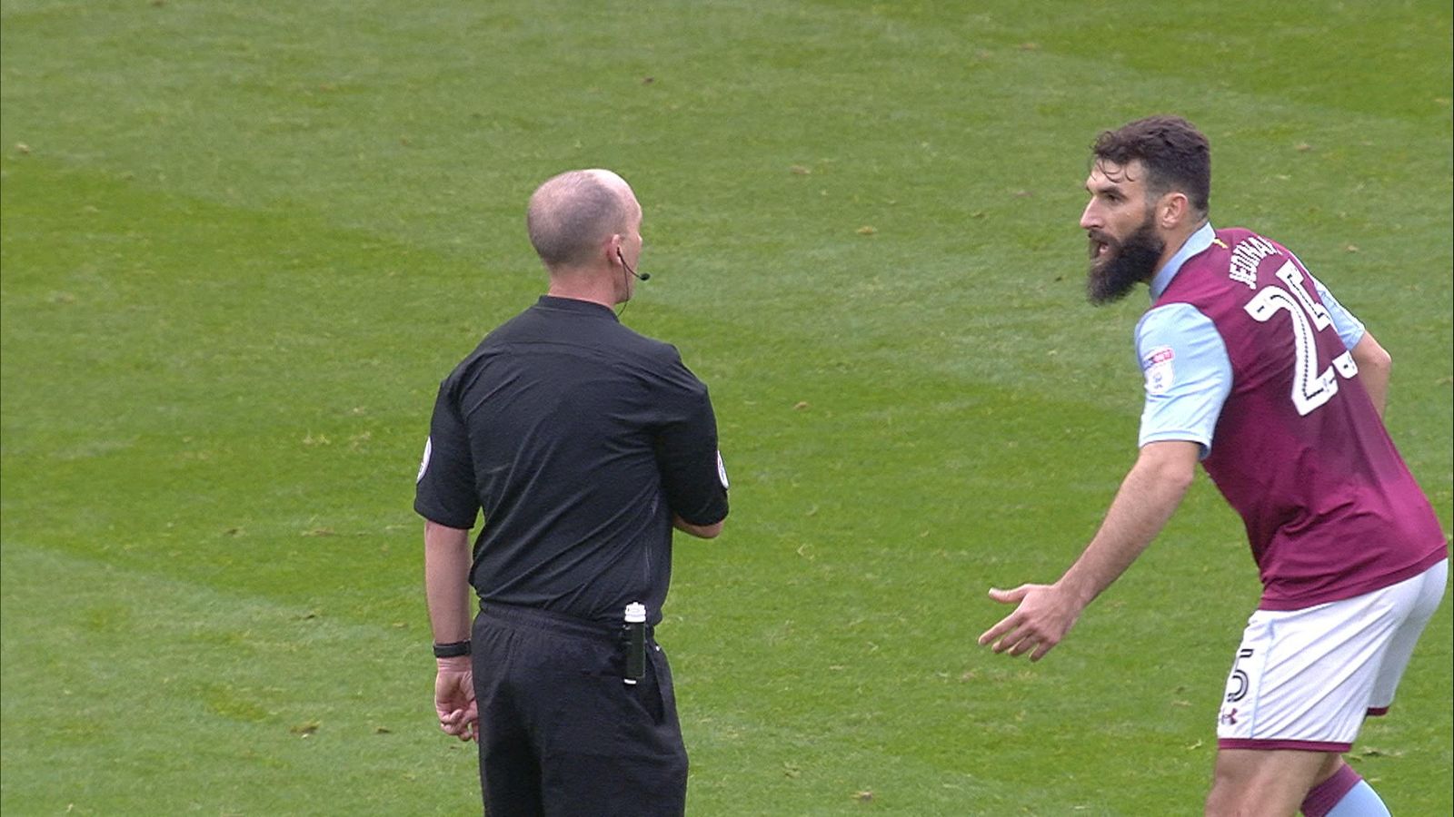 Mike Dean praised for 'quick-thinking' in Birmingham-Aston Villa ...