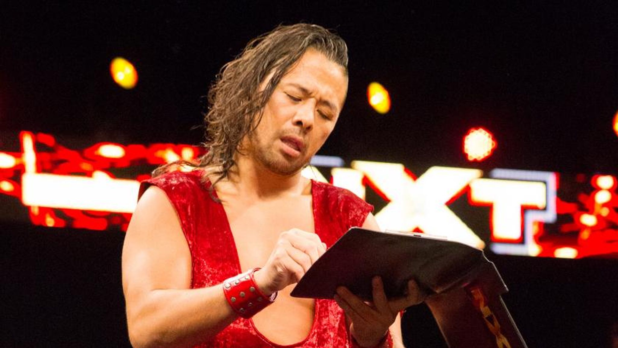 WWE NXT: Shinsuke Nakamura puts security guard through a table ...