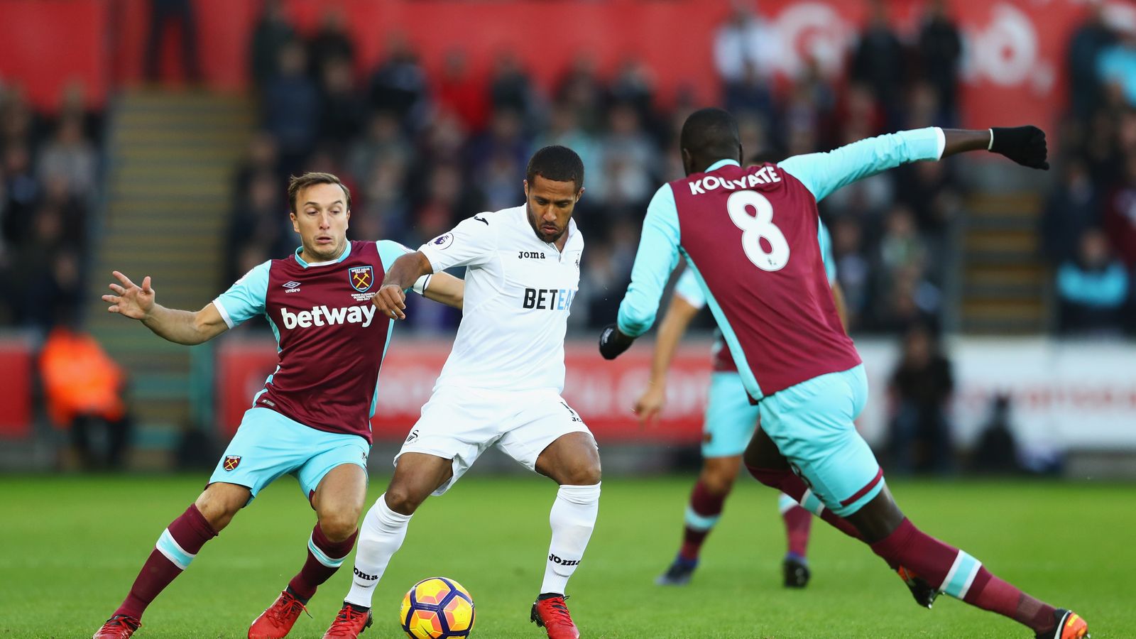 Wayne Routledge signs new deal at Swansea City | Football News | Sky Sports