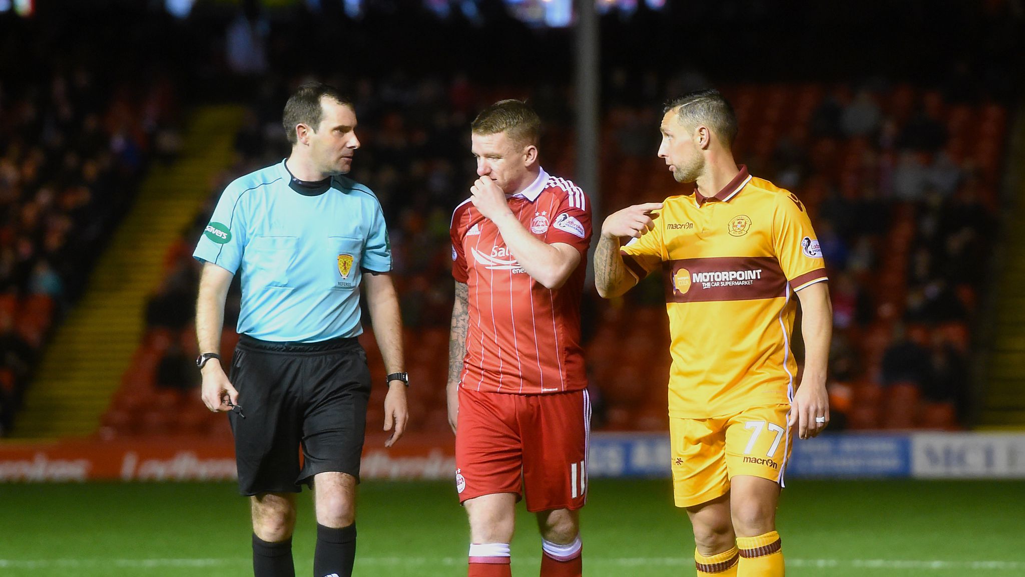 Aberdeen to refund fans following Pittodtrie floodlights failure ...