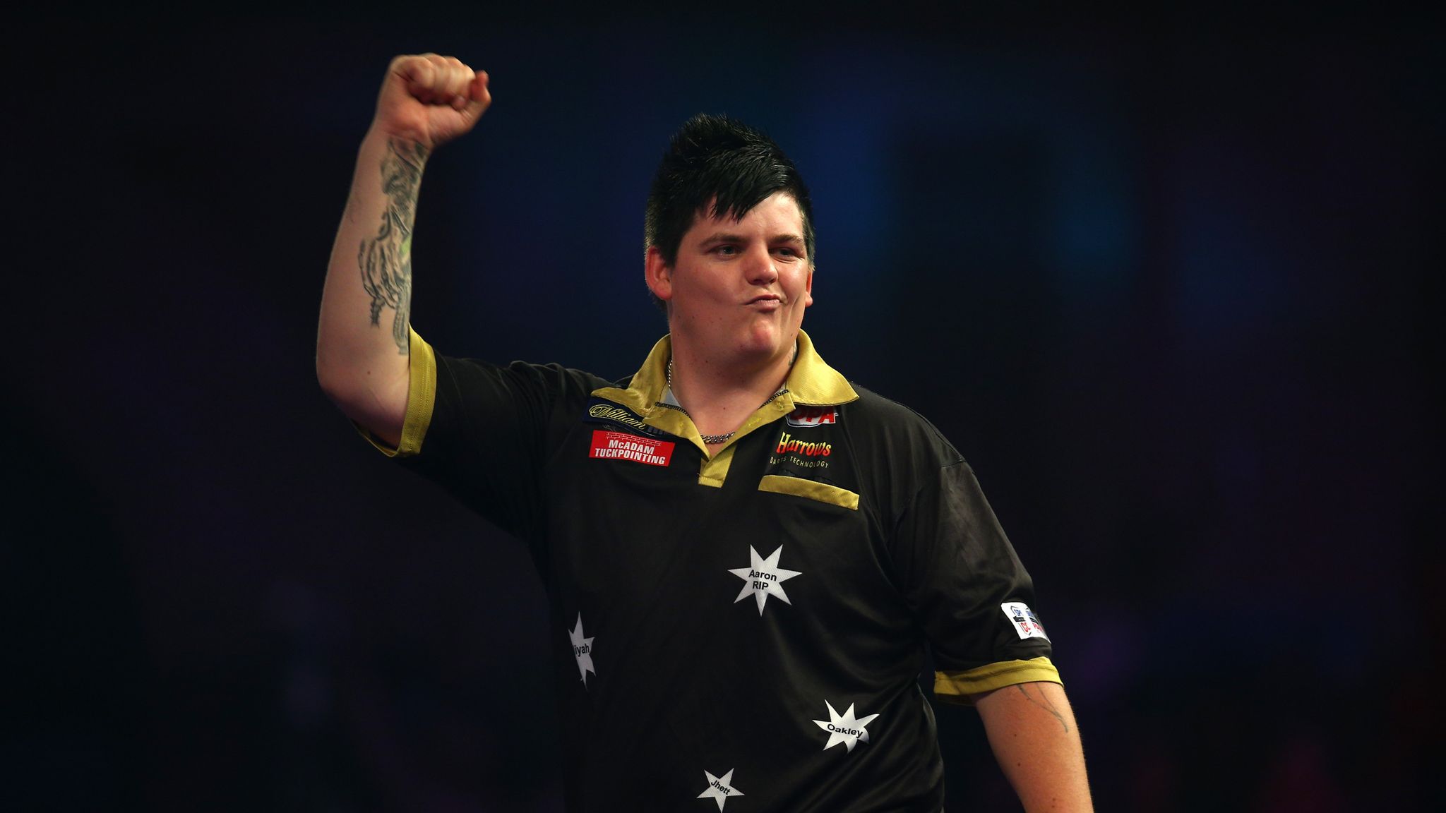 Qiang Sun trips and falls over the oche at World Darts Championship ...