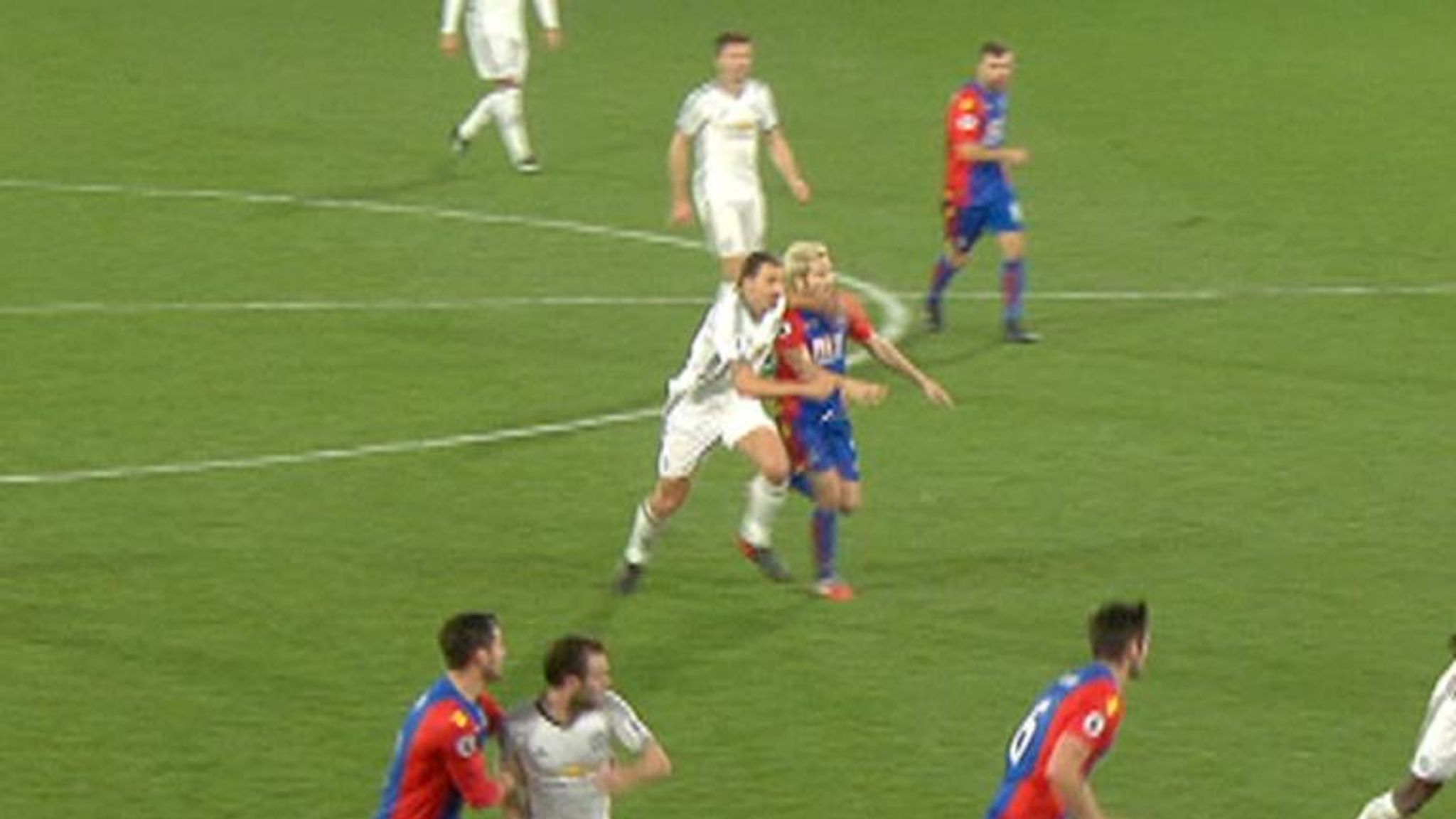 Zlatan Ibrahimovic escapes FA action over alleged elbow on Yohan Cabaye ...