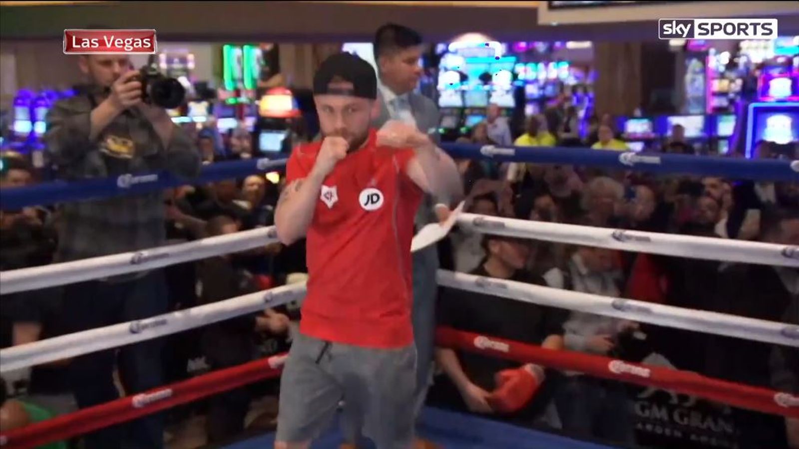 Frampton vs Santa Cruz II: Carl Frampton trains in front of travelling ...