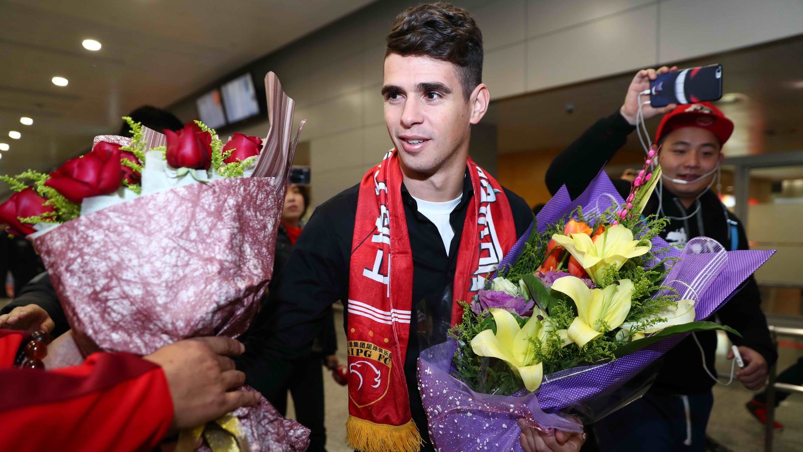 Oscar arrives in China after making £60m Shanghai move | Football News | Sky Sports