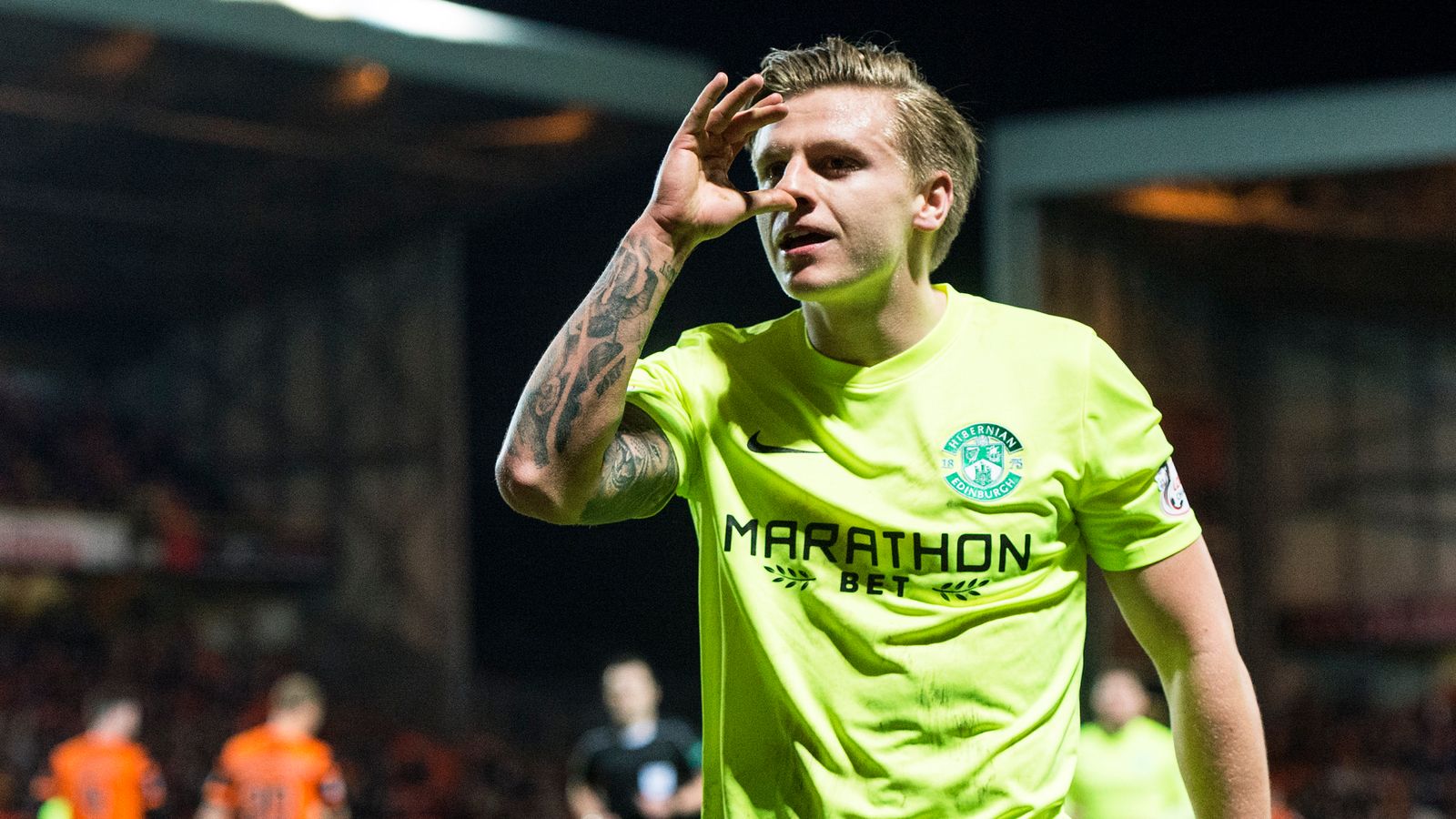 Dundee Utd 0-1 Hibernian: Jason Cummings scores and sent off at ...