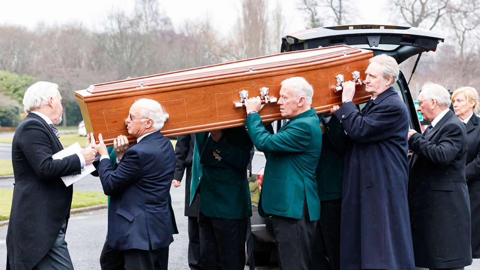 Mourners pay respects to Celtic icon Tommy Gemmell | Football News ...