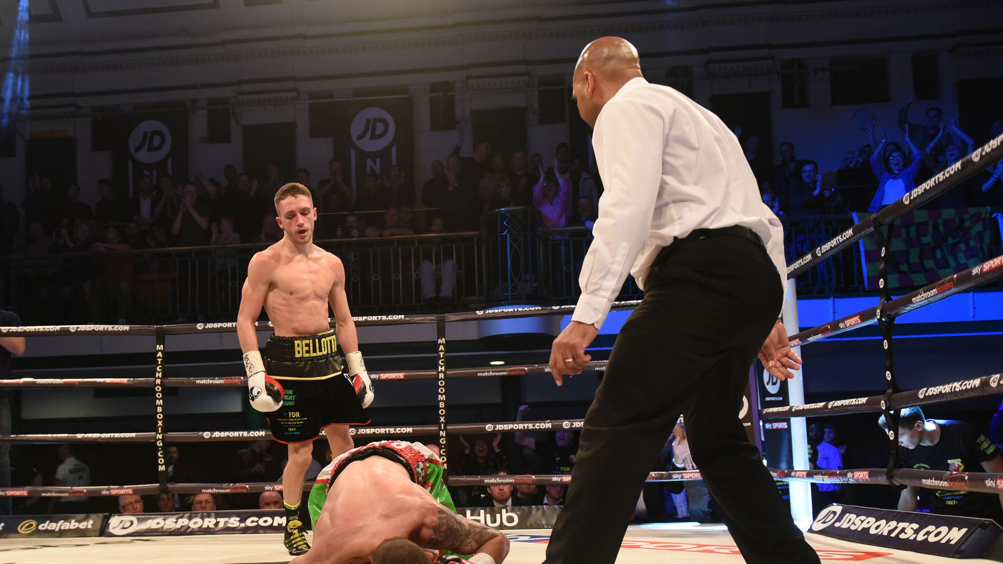 Reece Bellotti knocks out Dai Davies in three rounds in British ...