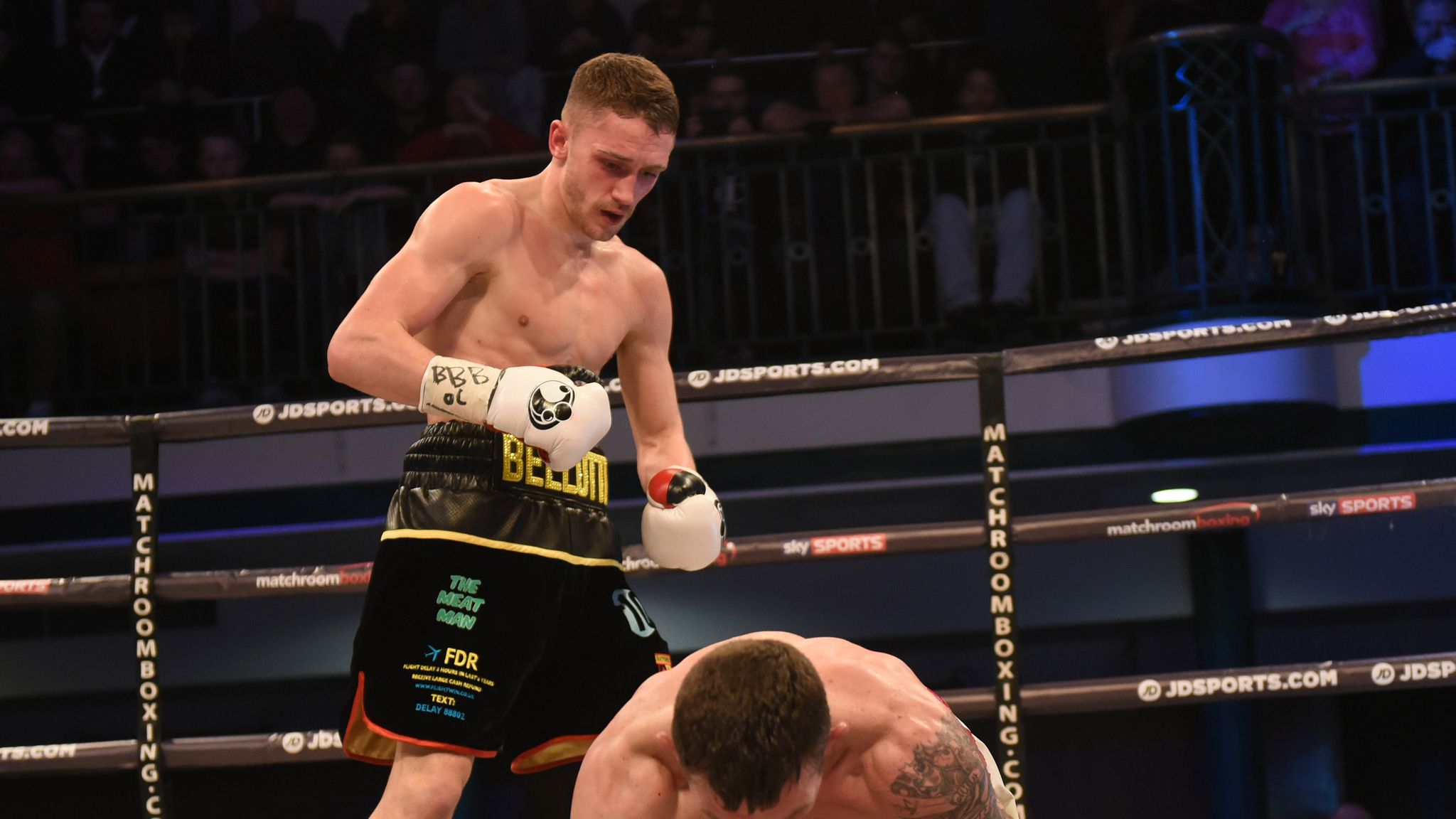 Reece Bellotti knocks out Dai Davies in three rounds in British ...
