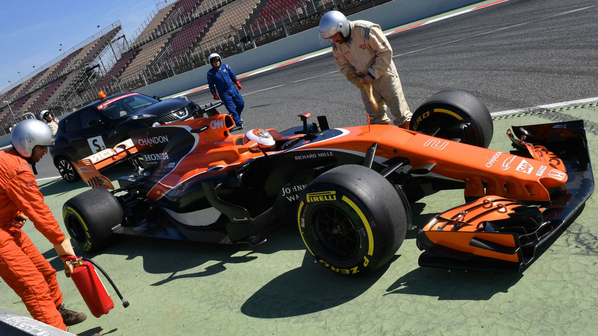 F1 Testing: McLaren break down twice as reliability issues continue ...
