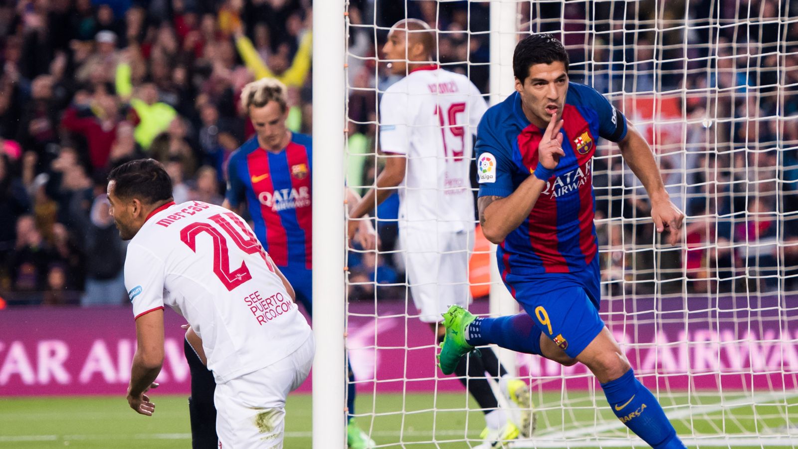 Luis Enrique says Luis Suarez is world's best No 9 | Football News ...