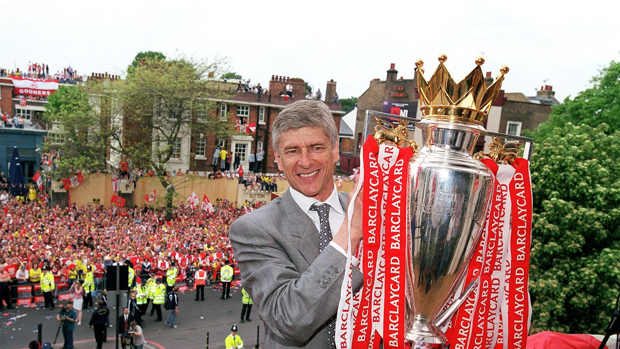 Arsenal boss Arsene Wenger becomes longest-serving Premier League ...