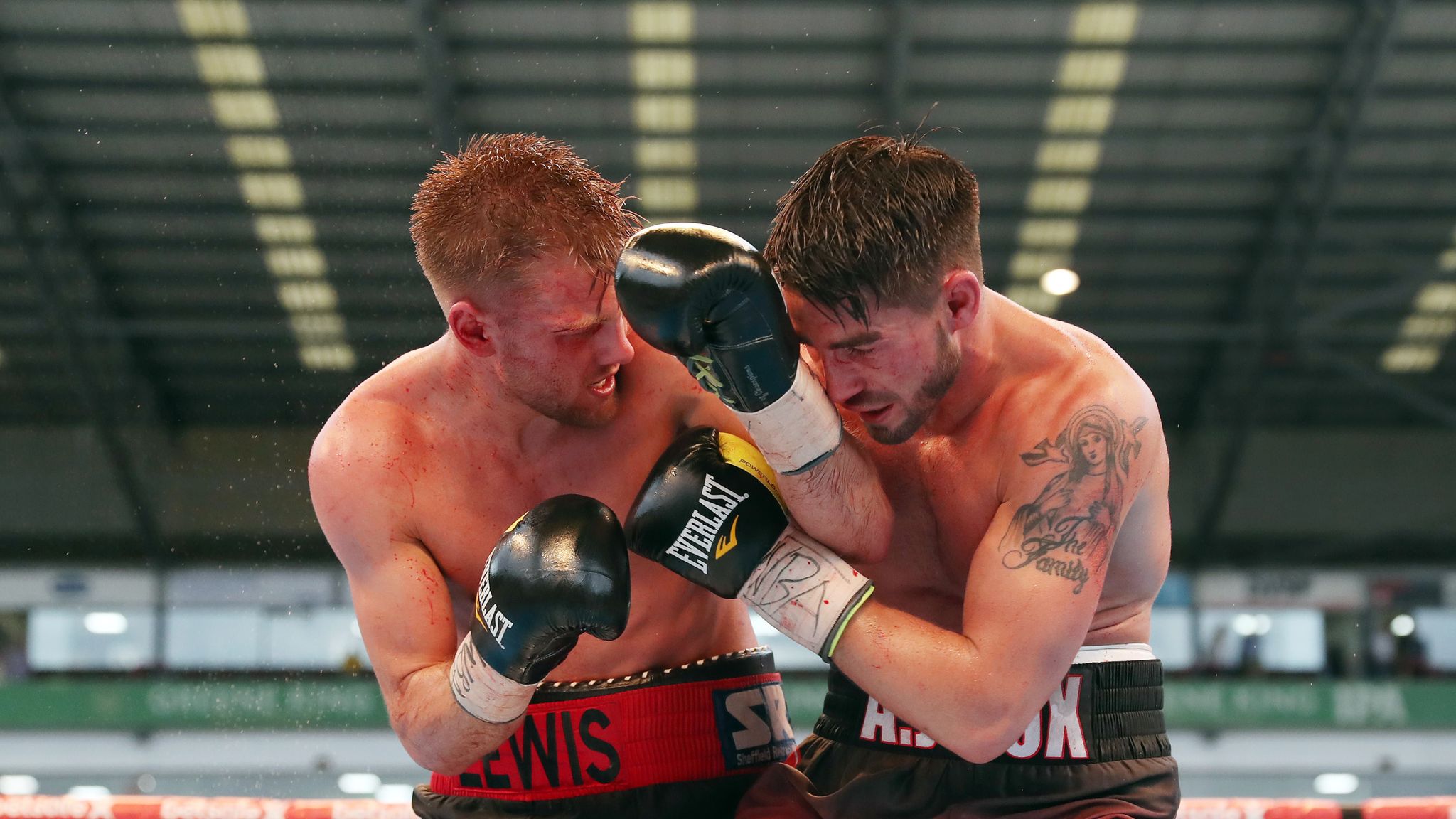 Brook vs Spence Jr: Jamie Cox defeats Lewis Taylor who is withdrawn by ...