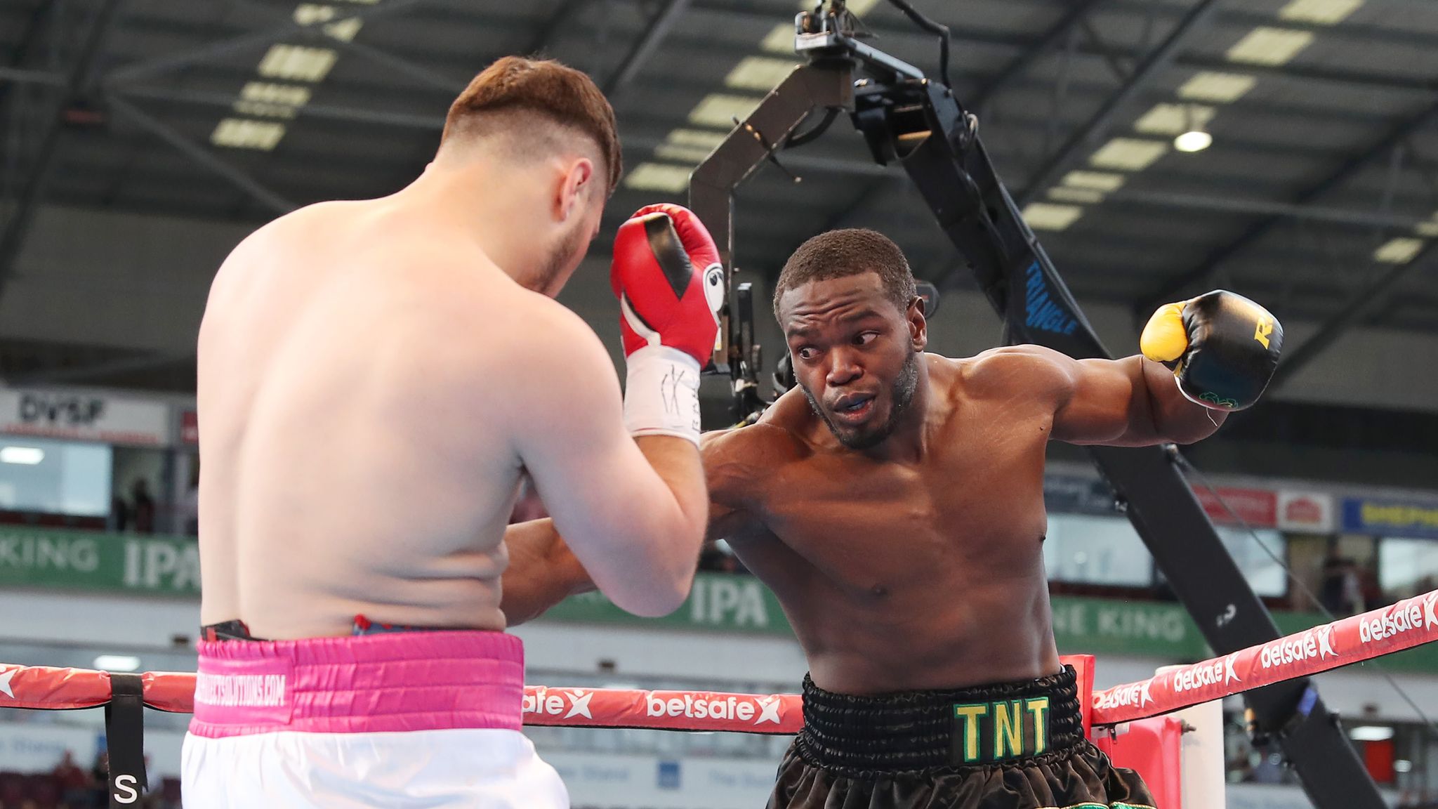 Brook vs Spence Jr: Dave Allen loses split decision to Lenroy Thomas ...