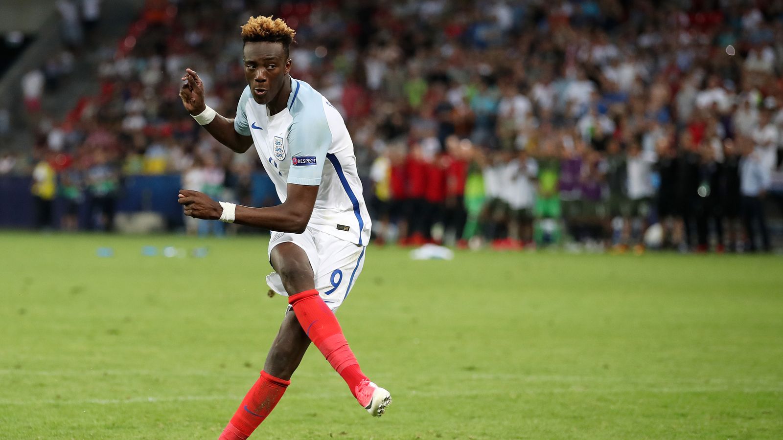 Joe Gomez, Ruben Loftus-Cheek, Tammy Abraham receive first England ...