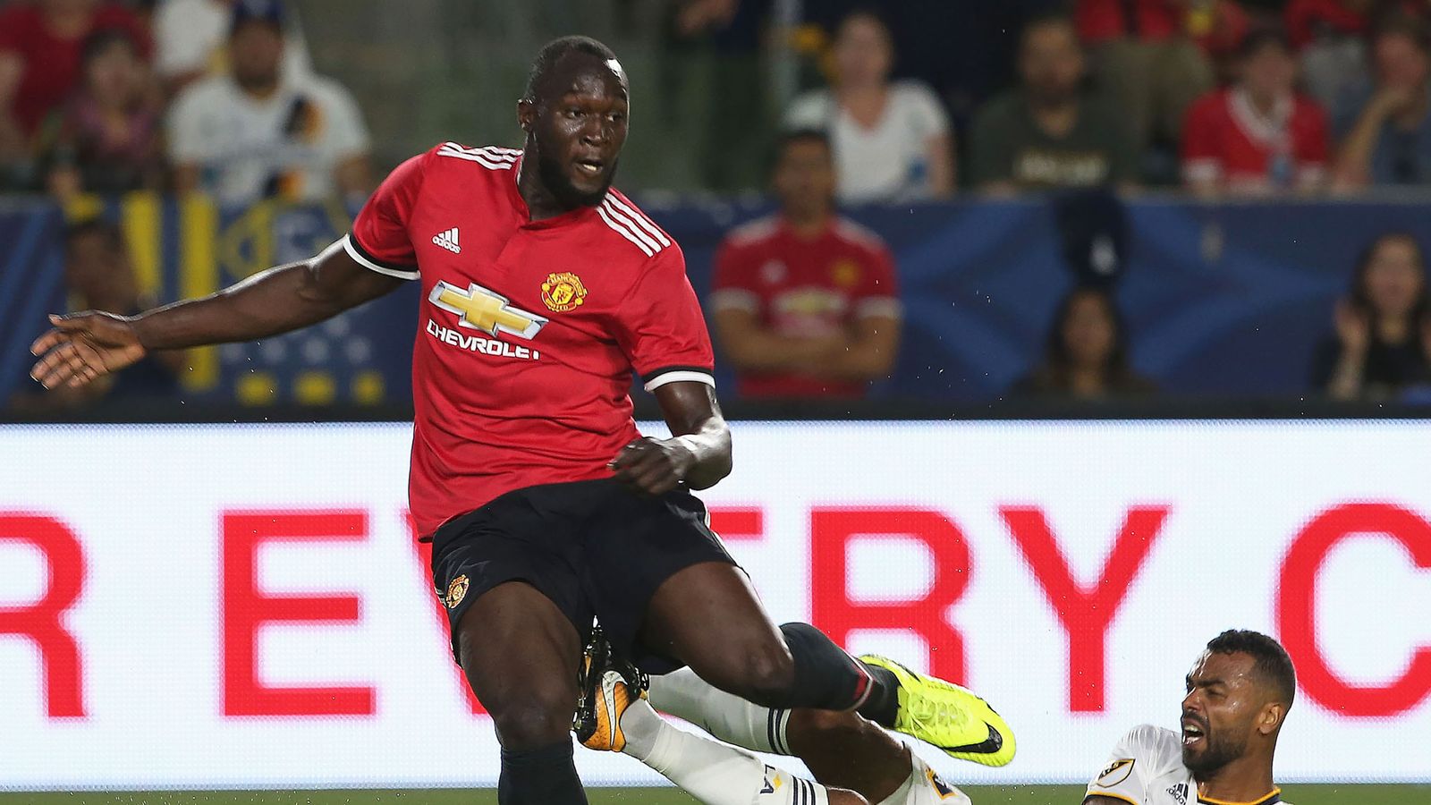 Romelu Lukaku will face a unique pressure at Man Utd, says Michael ...