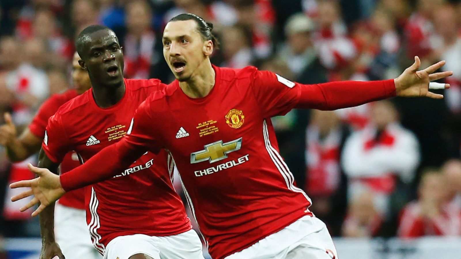 Zlatan shows off knee strength | Sky Sports