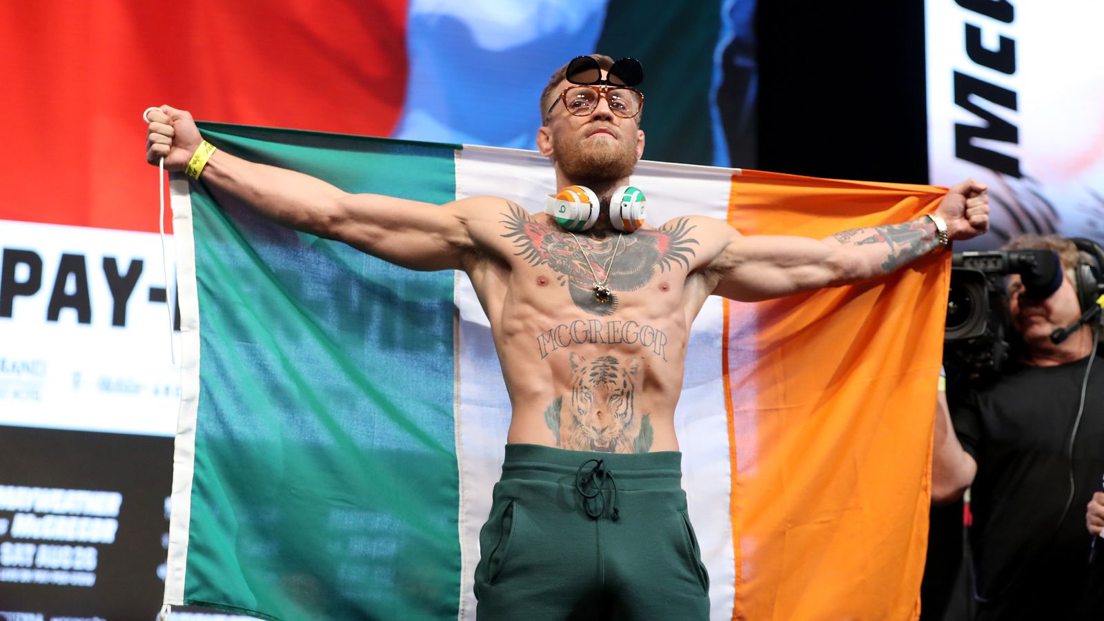 Mayweather vs McGregor: Everlast gloves 'approved' for Conor McGregor ...