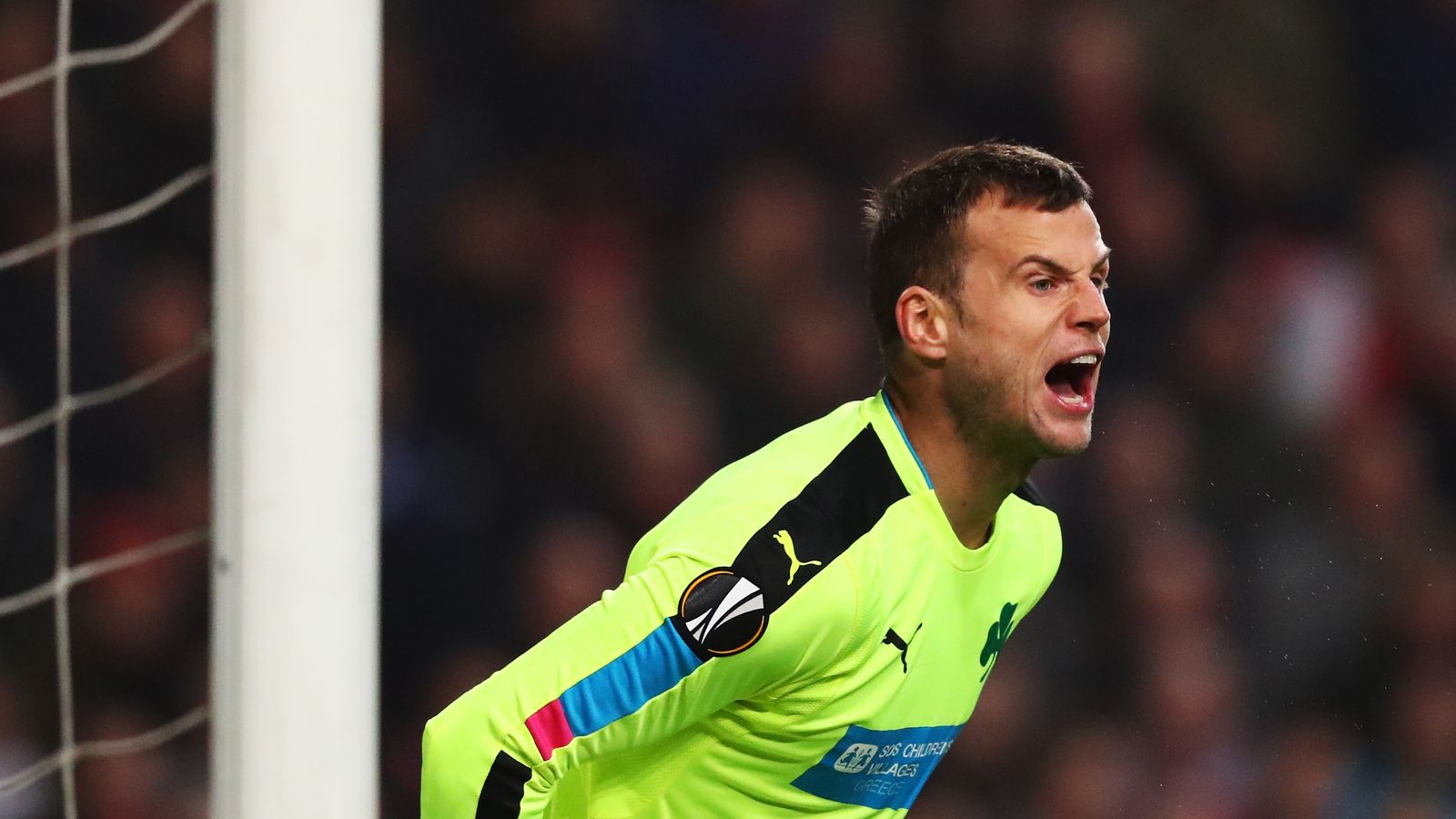 Bristol City complete triple signing of Luke Steele, Tyreeq Bakinson ...