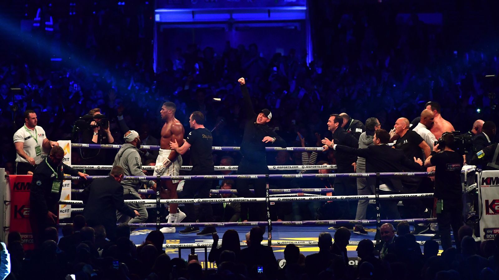 Jacob 'Stitch' Duran's life of a cut-man: Treating boxers' injuries ...