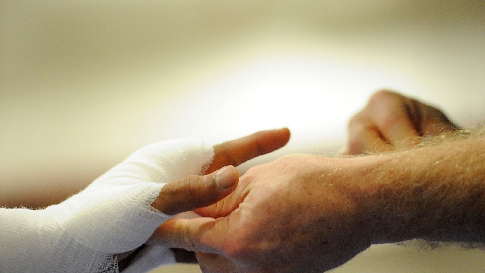 Jacob 'Stitch' Duran's life of a cut-man: Treating boxers' injuries ...