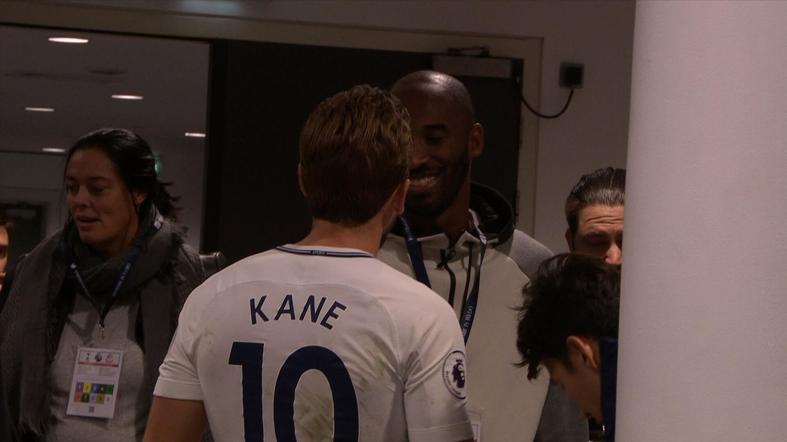 Kane meets NBA star Bryant | Sky Sports