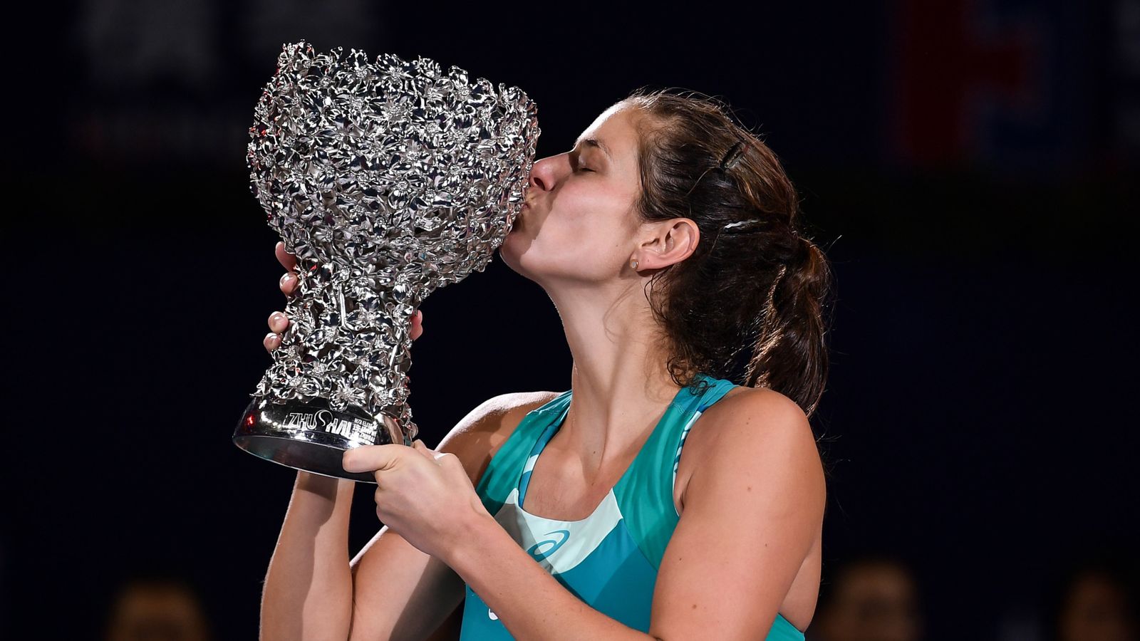 Julia Goerges defeats CoCo Vandeweghe to claim WTA Elite Trophy in ...