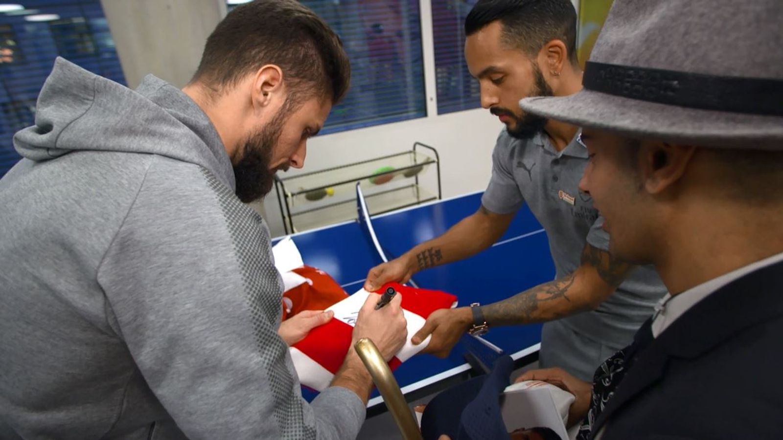 Arsenal players and Arsene Wenger donating day's wages to The Arsenal ...