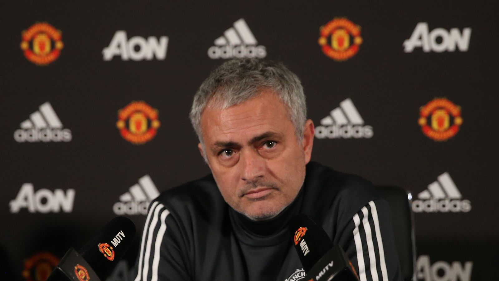 Jose Mourinho clashes with reporters at Manchester United press ...