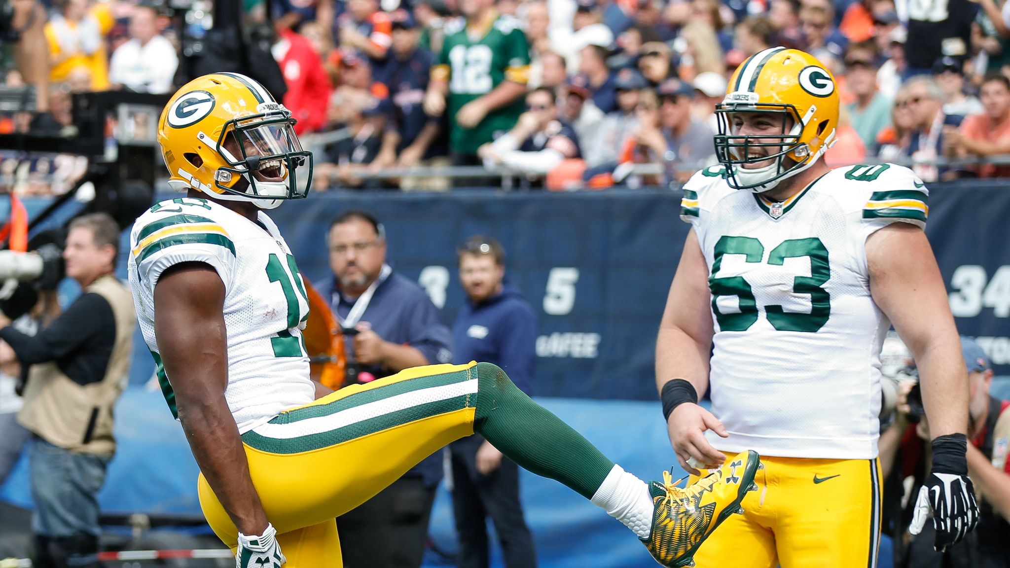 Green Bay Packers agree three-year contract extension with centre Corey ...