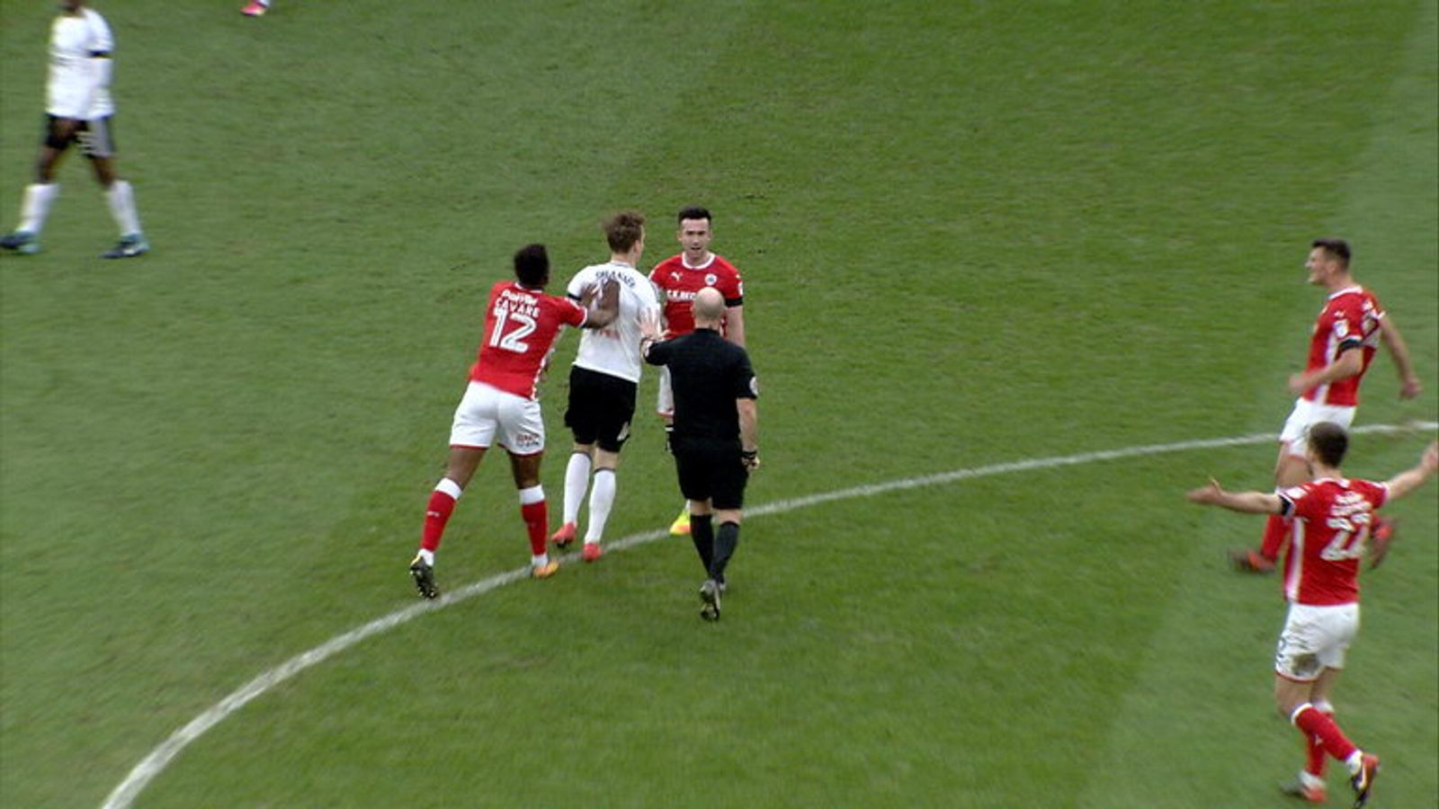 WATCH: Dimitri Cavare's needless red card against Fulham | Football ...