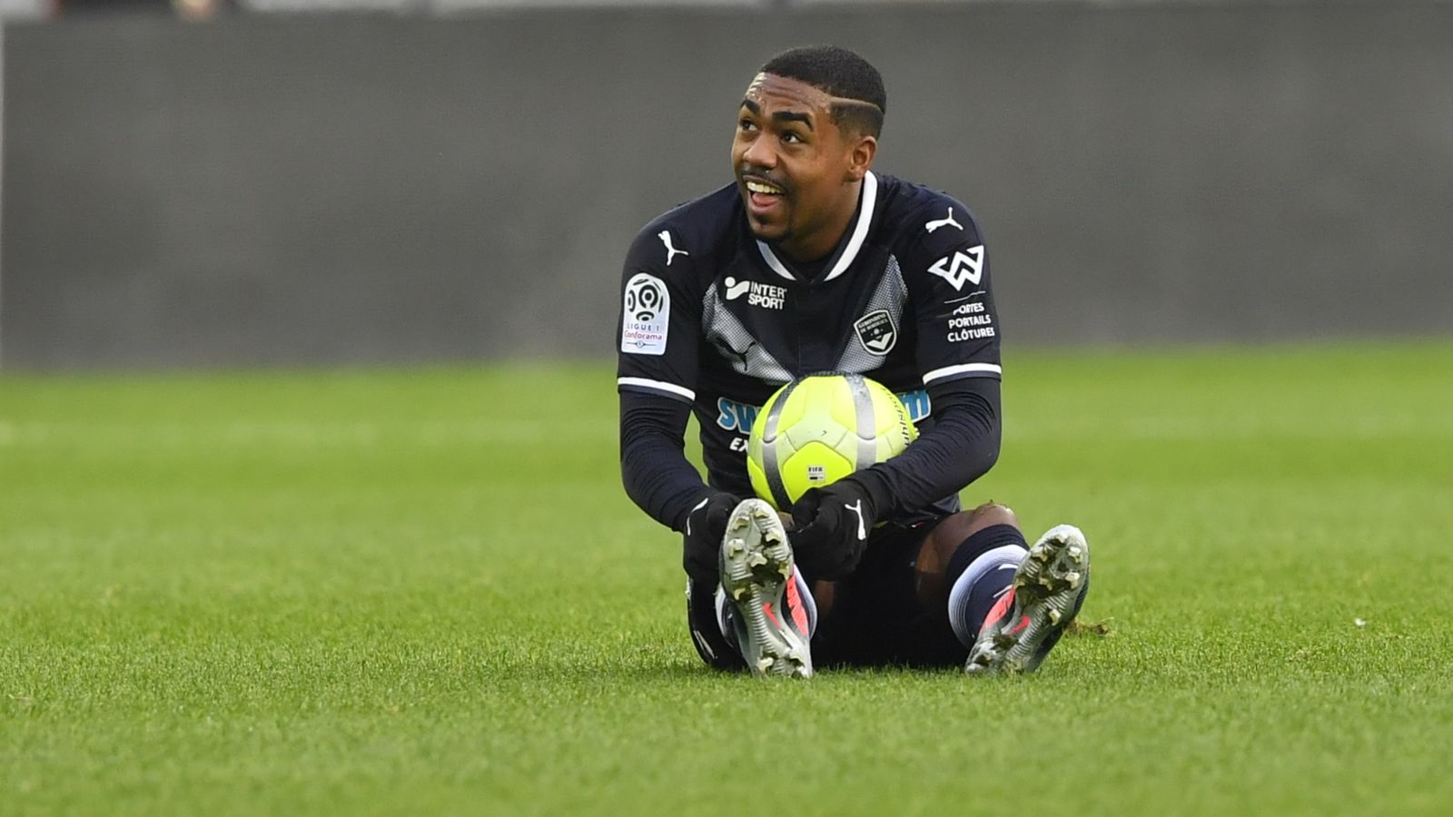 Malcom wins controversial Bordeaux penalty | Football News | Sky Sports