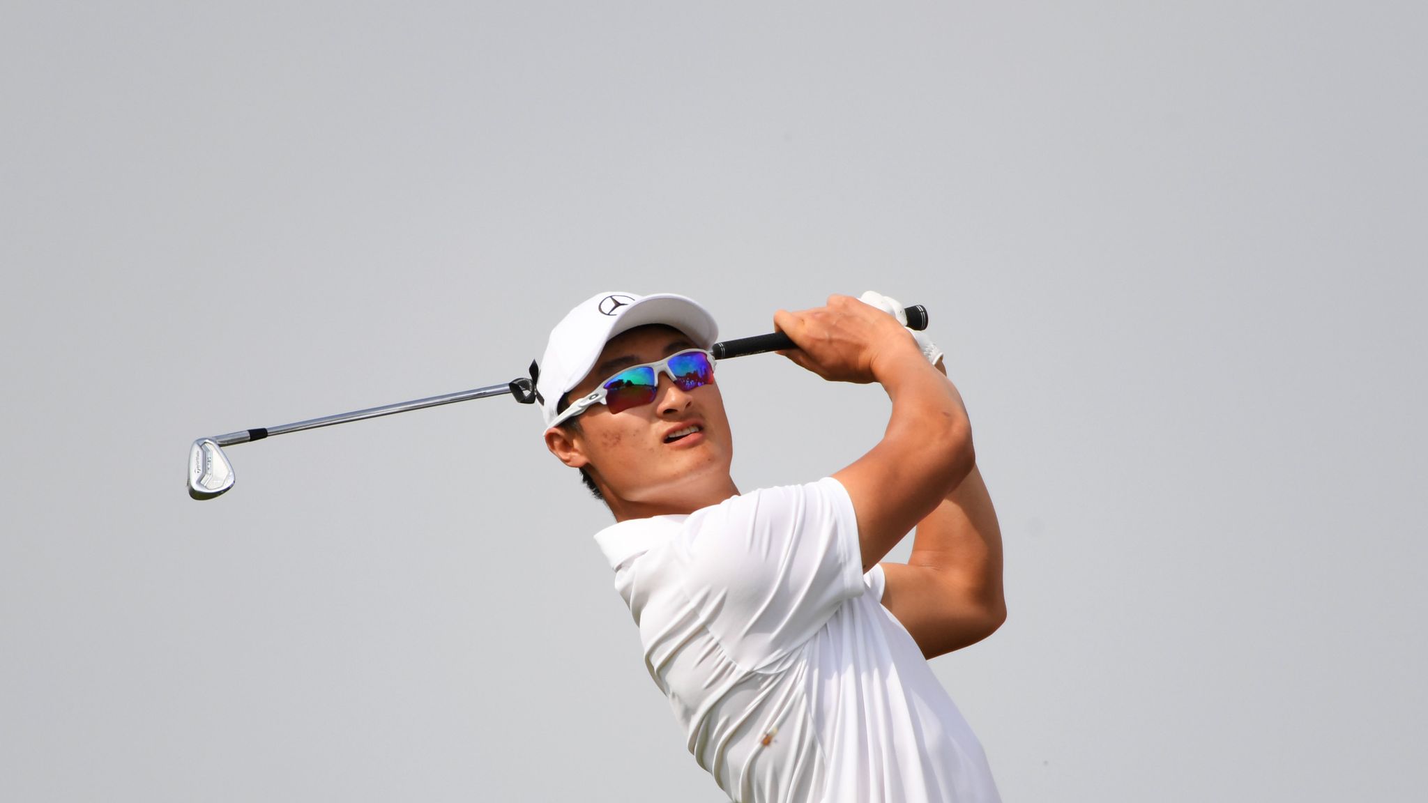 Haotong Li claims narrow win over Rory McIlroy at Dubai Desert Classic ...