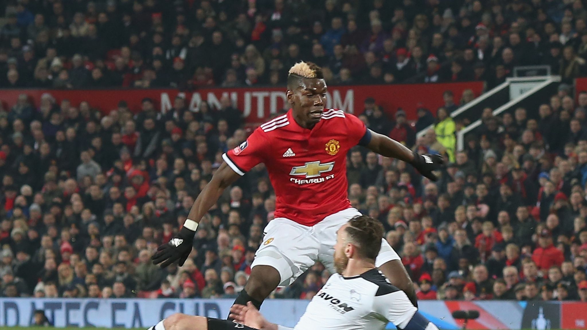 Jose Mourinho says Paul Pogba has same 'responsibilities' as Man Utd ...