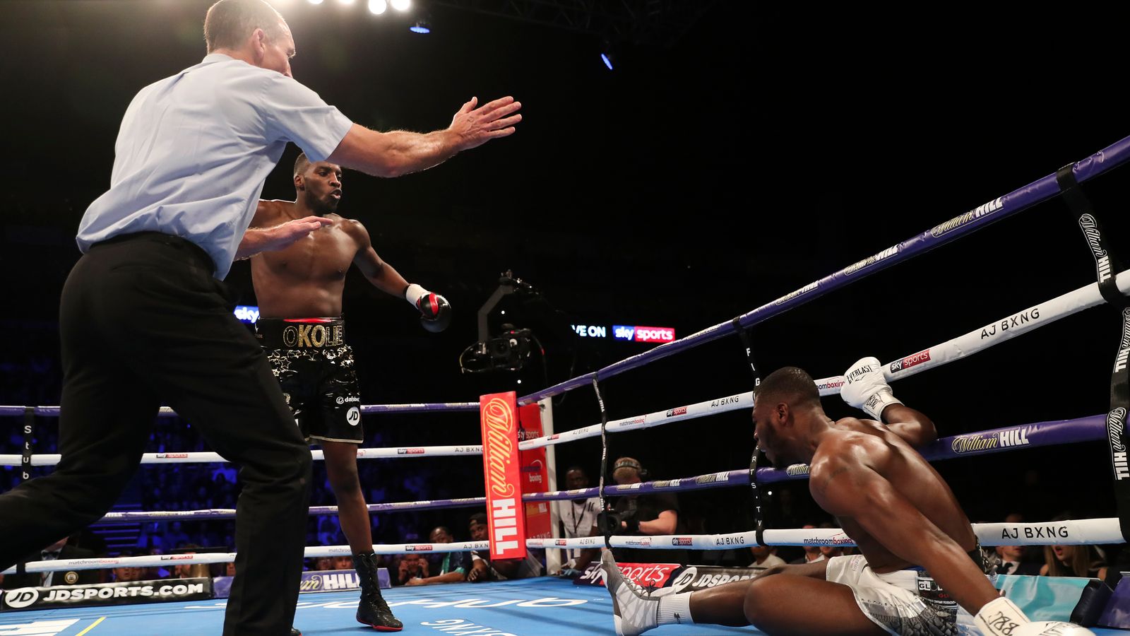 Okolie vs Chamberlain: Lawrence Okolie completes dominant points win ...