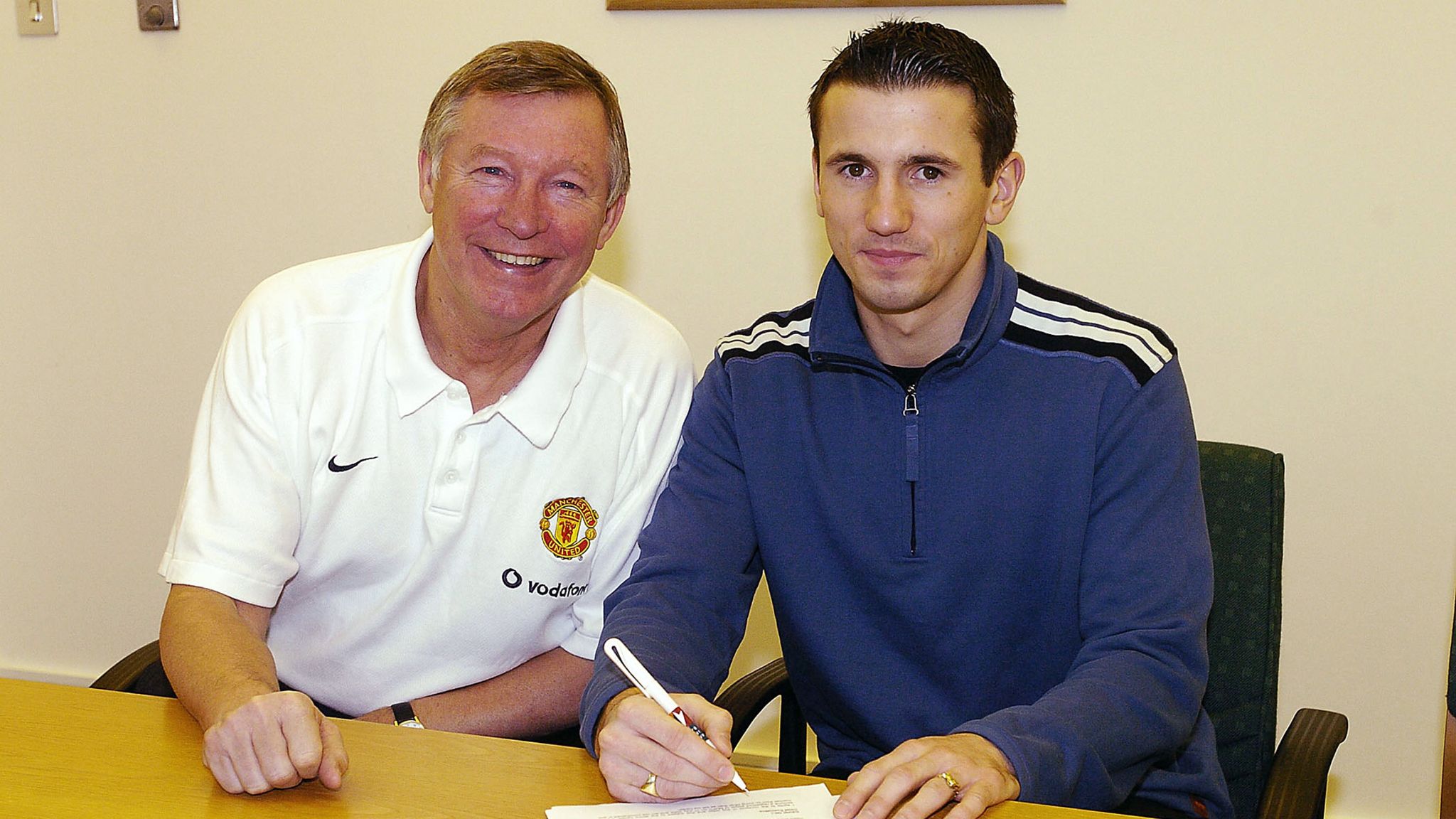 Sir Alex Ferguson leads Liam Miller tributes | Football News | Sky Sports