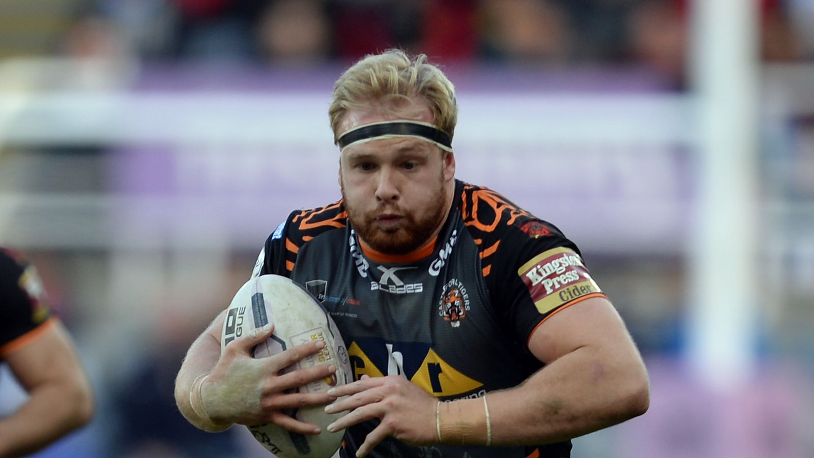 Oliver Holmes signs new Castleford Tigers deal | Rugby League News ...