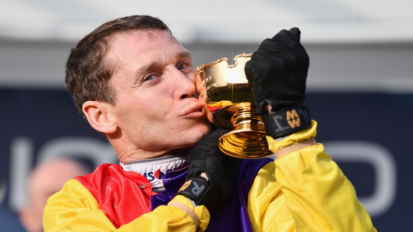 Richard Johnson stood down at Kempton | Racing News | Sky Sports