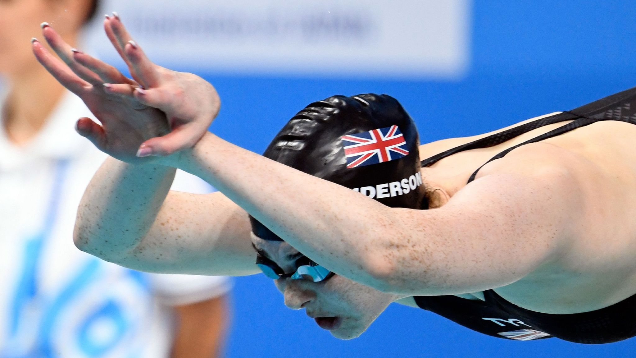 Freya Anderson defends 100m freestyle title at British Swimming ...